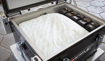 Container for lithium batteries | Hybrid all-rounder RETRON 750 // RETRON